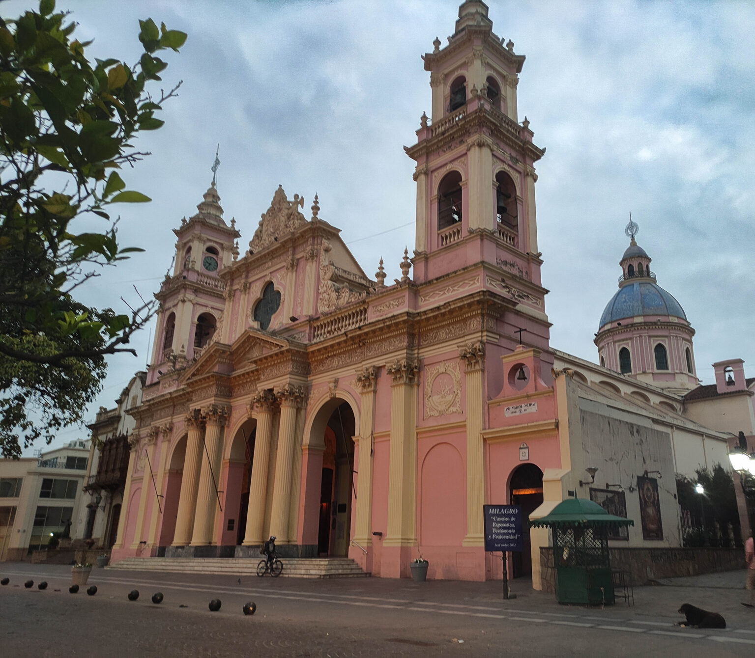 "Descubriendo la riqueza cultural del centro histórico de Salta, Argentina"